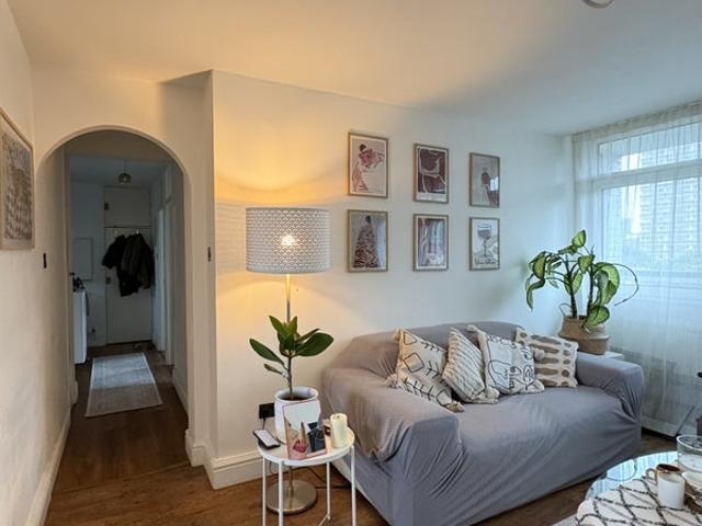 Room at Watford Close, Greater London