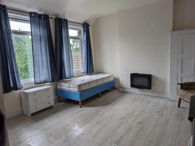 Room at Waveley Road, Coventry