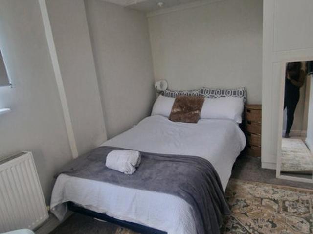 Room at Waverley Avenue, Greater London