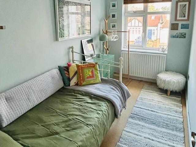 Room at Waverley Avenue, Greater London