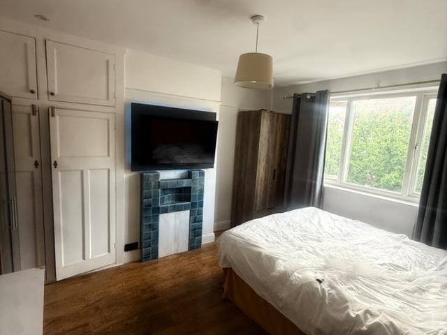 Room at Waverley Road, Greater London