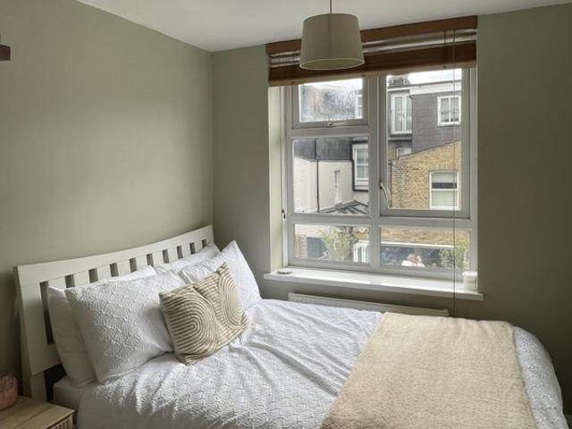 Room at Wayford Street, Greater London