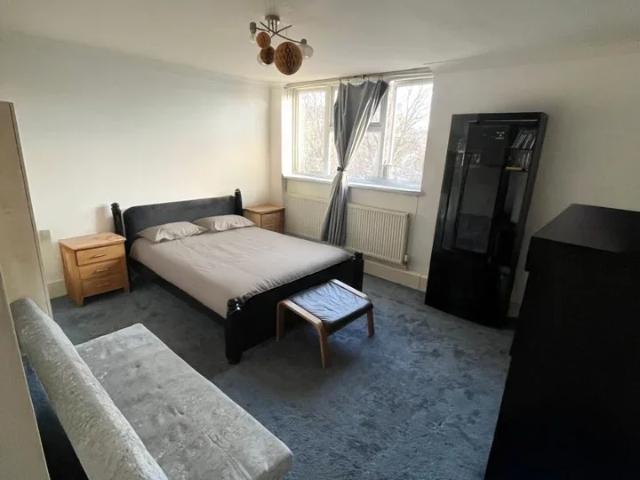 Room at Wayford Street, Greater London
