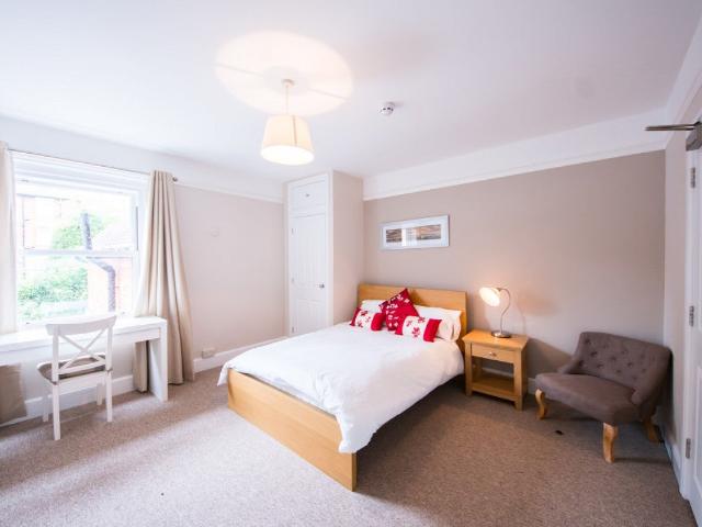 Room at Waylen Street, Reading