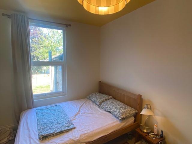 Room at Webb Street, Bristol
