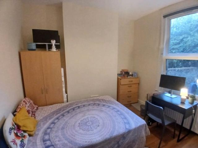 Room at Wedmore Gardens, Greater London