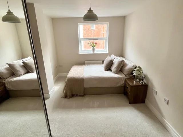 Room at Weir Road, Greater London