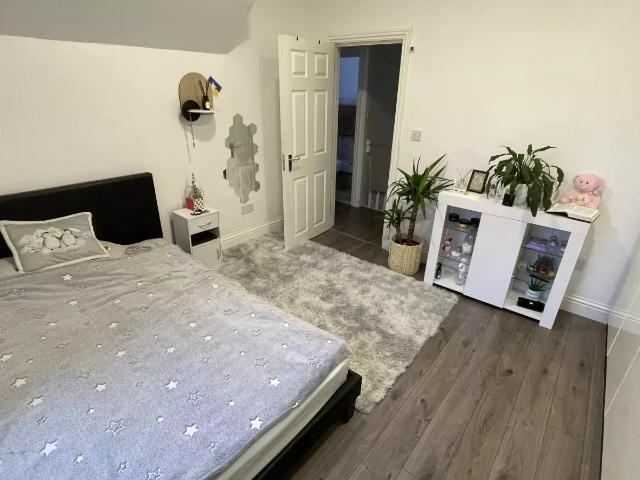 Room at Welfare Road, Greater London