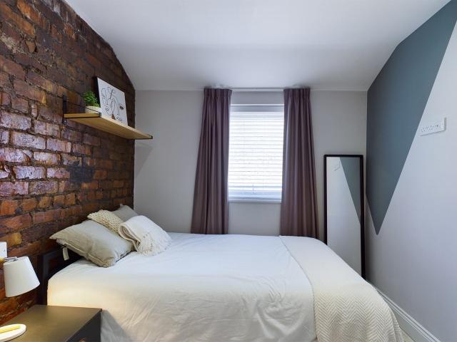 Room at Well Meadow Drive, Sheffield