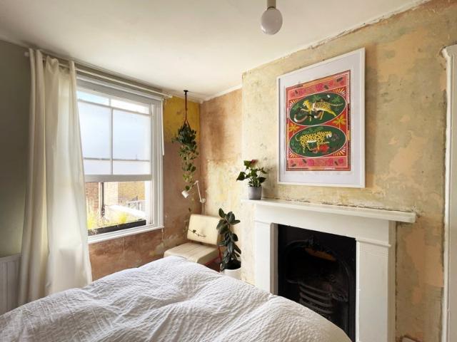 Room at Well Street, Greater London