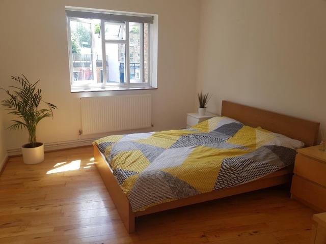 Room at Well Street, Greater London