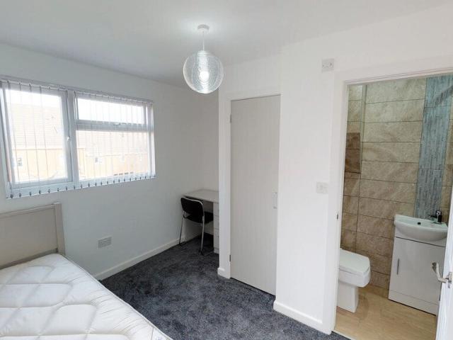 Room at Welland Road, Coventry