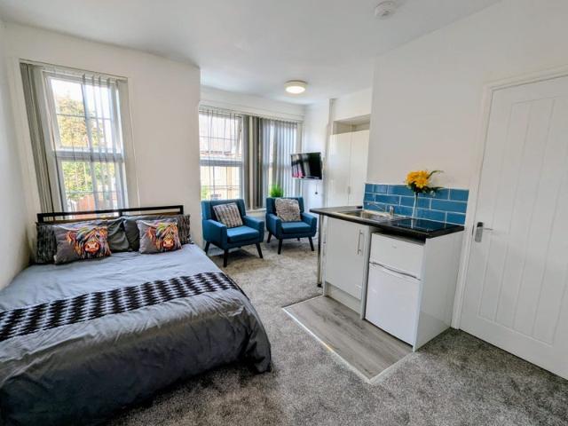 Room at Wellesley Road, Slough