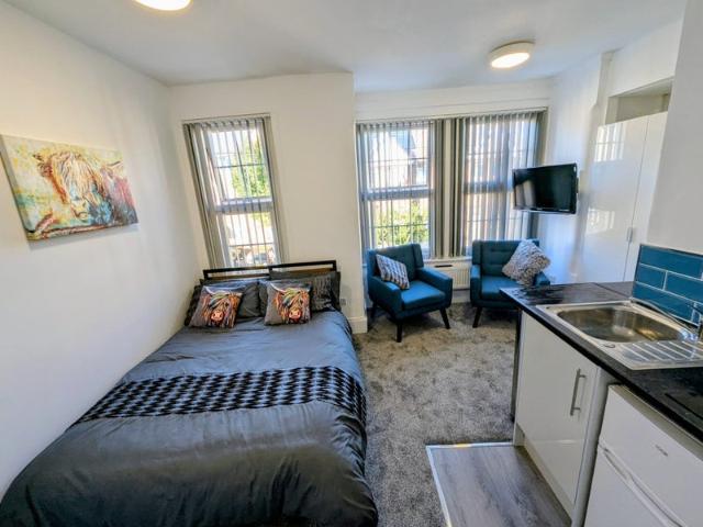 Room at Wellesley Road, Slough