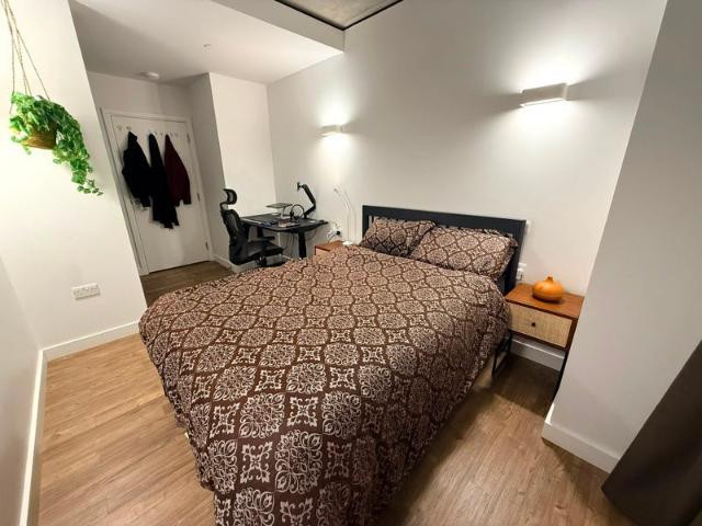 Room at Wellers Way, Greater London