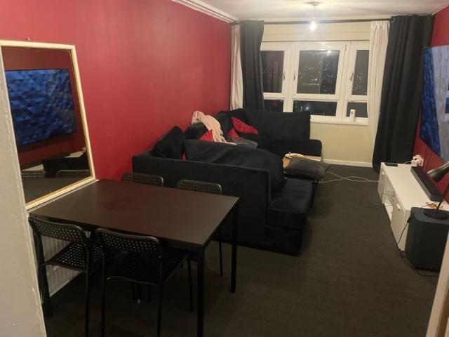 Room at Wellfield Street, Glasgow