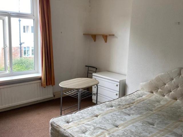 Room at Wellington Crescent, Bradford