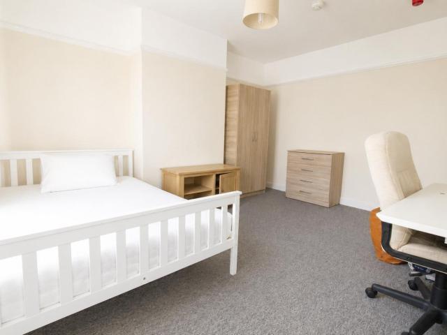 Room at Wellington Hill West, Bristol