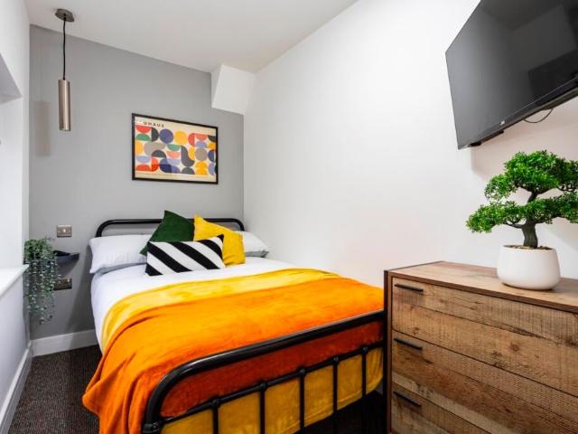 Room at Wellington Street, Nottingham