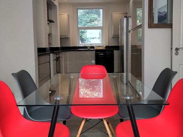 Room at Wellington Street, Gloucester