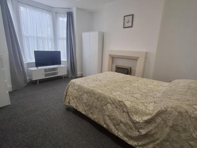Room at Wellington Street, Grimsby