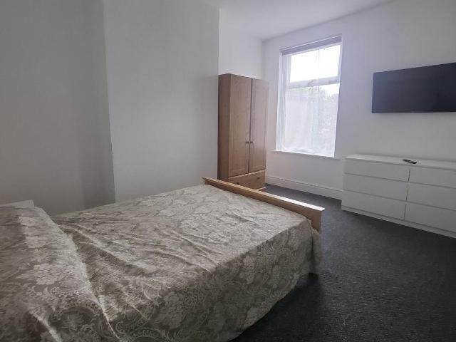 Room at Wellington Street, Grimsby