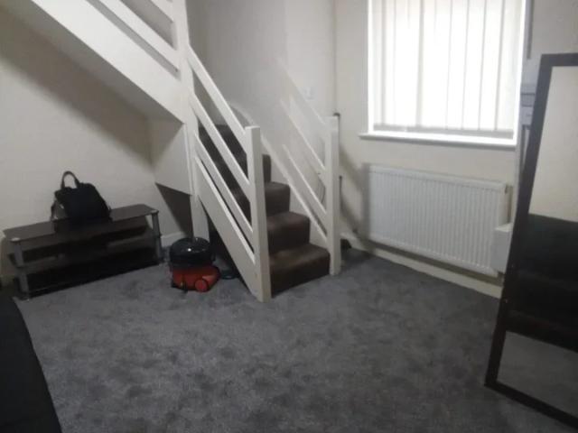 Room at Wellington Street West, Salford