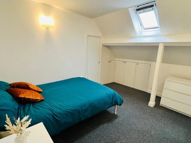 Room at Wellington Road, Watford