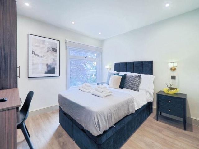 Room at Wellington Road, Watford