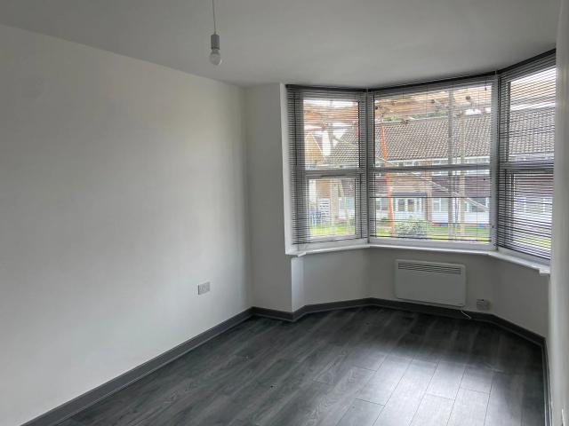 Room at Wellington Road South, Greater London
