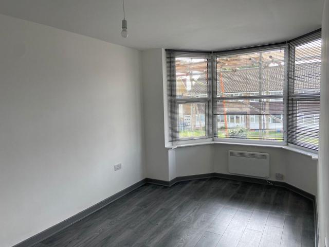 Room at Wellington Road South, Greater London