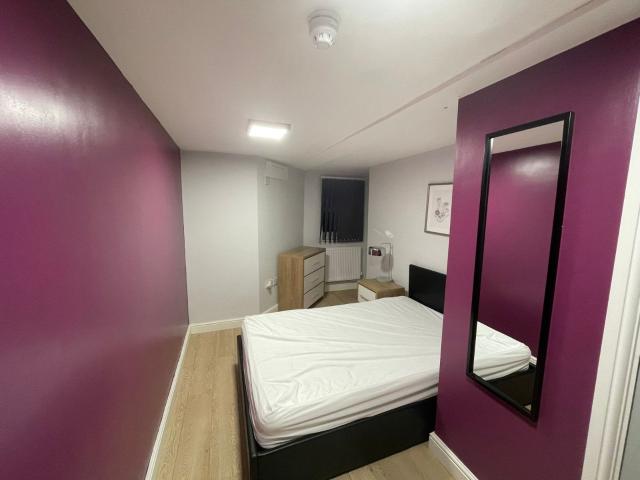 Room at Wellington Road South, Hazel Grove