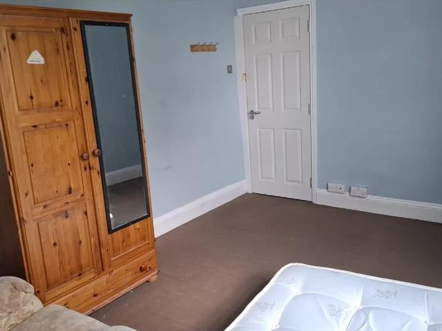 Room at Wells Road, Bristol