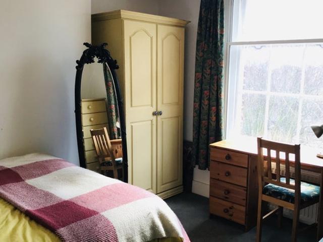 Room at Wells Square, Greater London