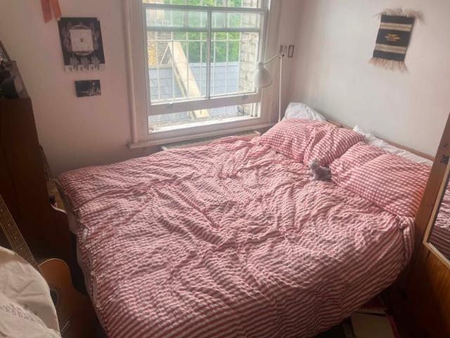 Room at Wells Yard, Greater London