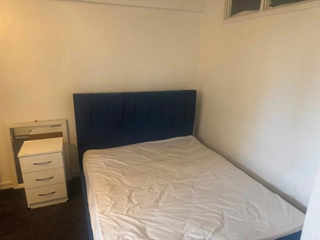 Room at Wendon Road, Manchester