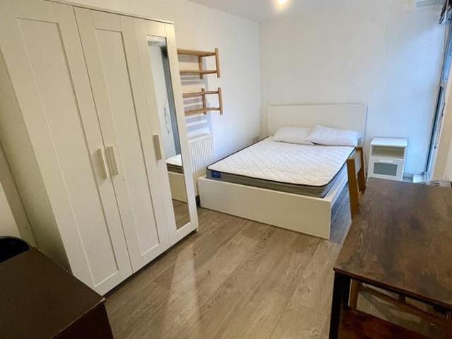 Room at Wenlock Road, Greater London