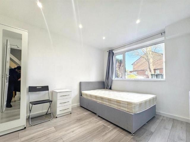 Room at Wensleydale, Luton