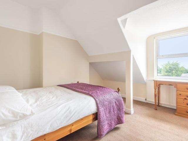 Room at Wentworth Park Avenue, Birmingham