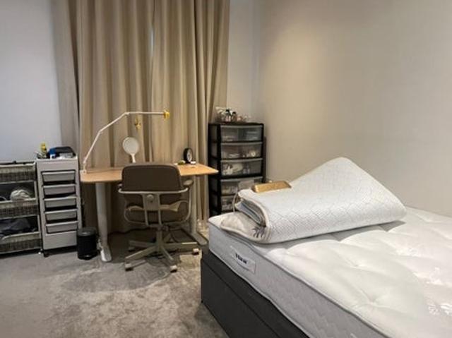 Room at Wentworth Street, Greater London