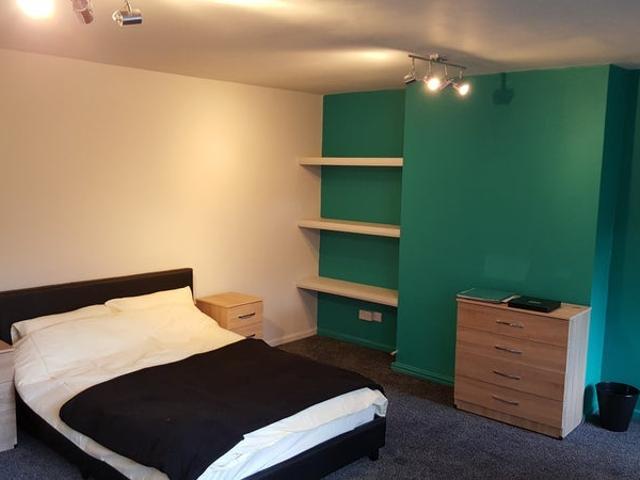 Room at Westthorpe Grove, Birmingham