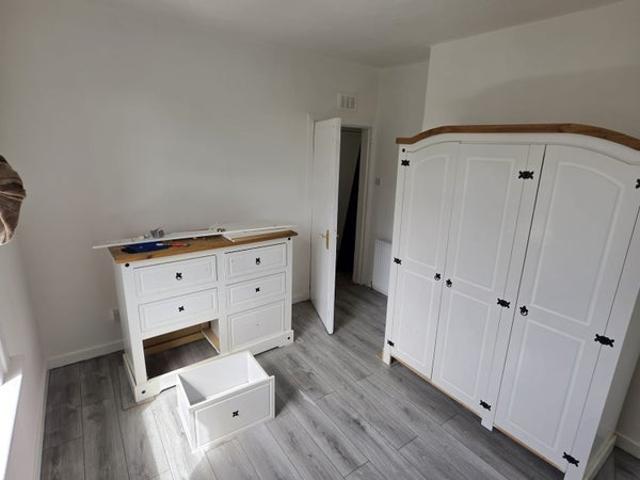 Room at Westwood Road, Glasgow