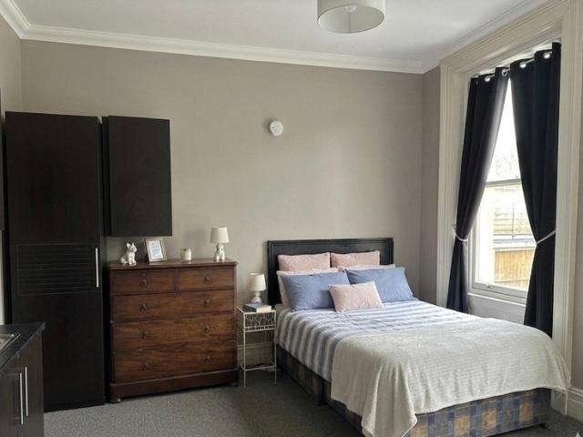 Room at West Cliff Gardens, Bournemouth
