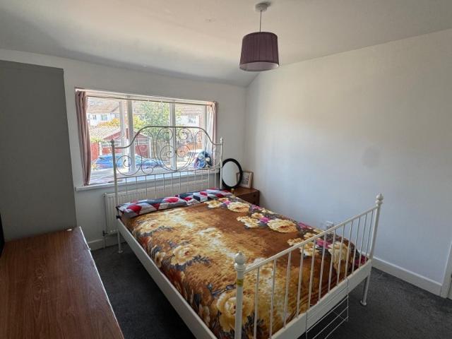 Room at West Avenue, Crawley
