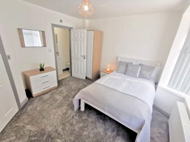 Room at West Boulevard, Birmingham