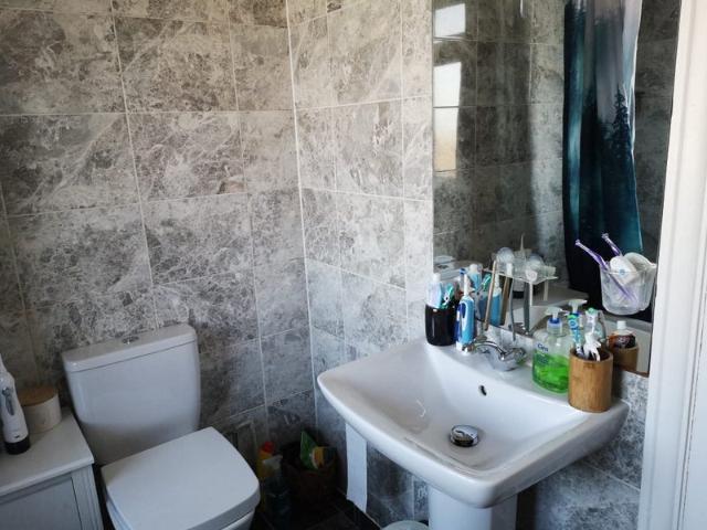 Room at West Broadway, Bristol