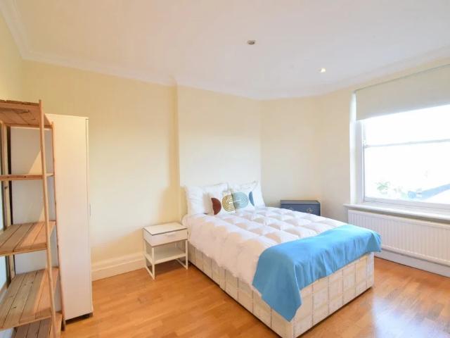Room at West End Lane, Greater London