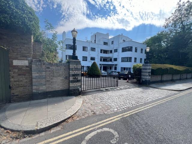 Room at West Hill Court, Greater London