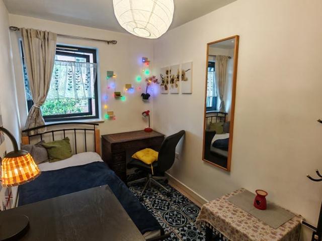 Room at West Street, Bristol