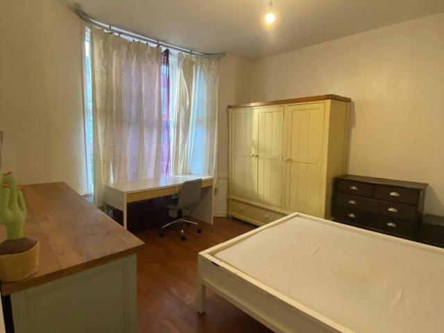 Room at West Road, Greater London